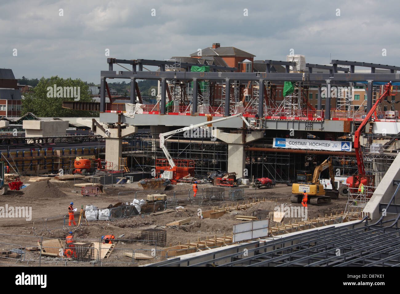 Construction work underway at Reading station showing the new over ...