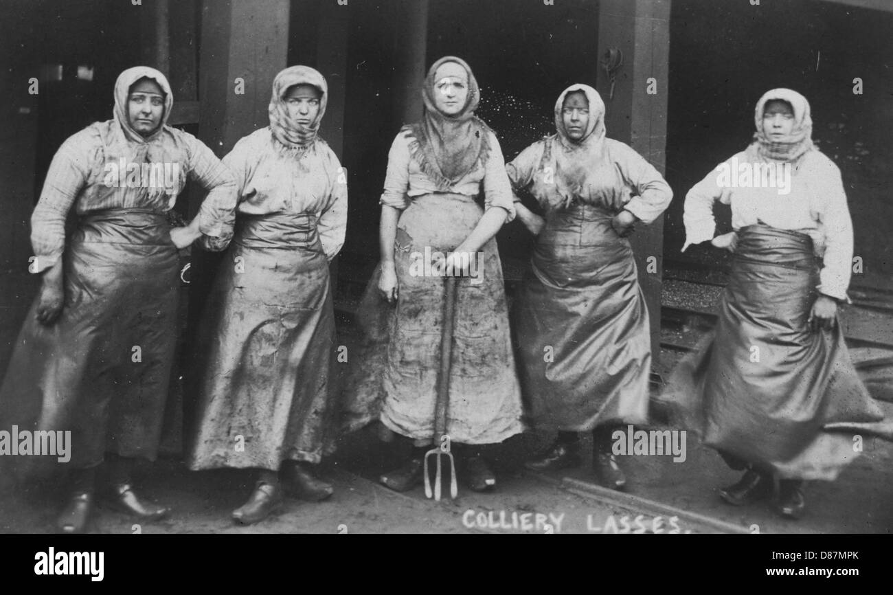 Women working coal Black and White Stock Photos & Images - Alamy