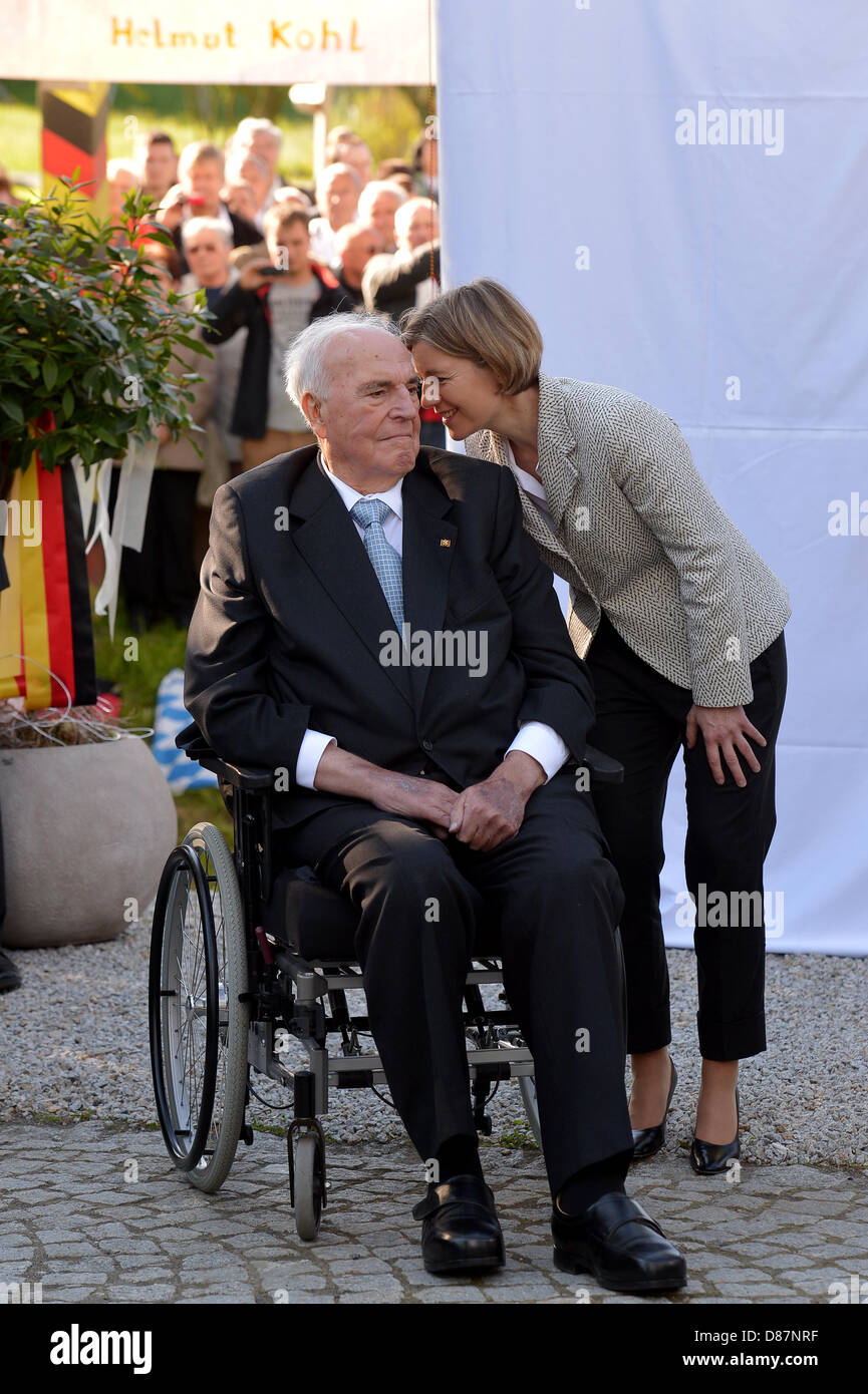 Maike Kohl-Richter whispers into the ear of her husband German ...