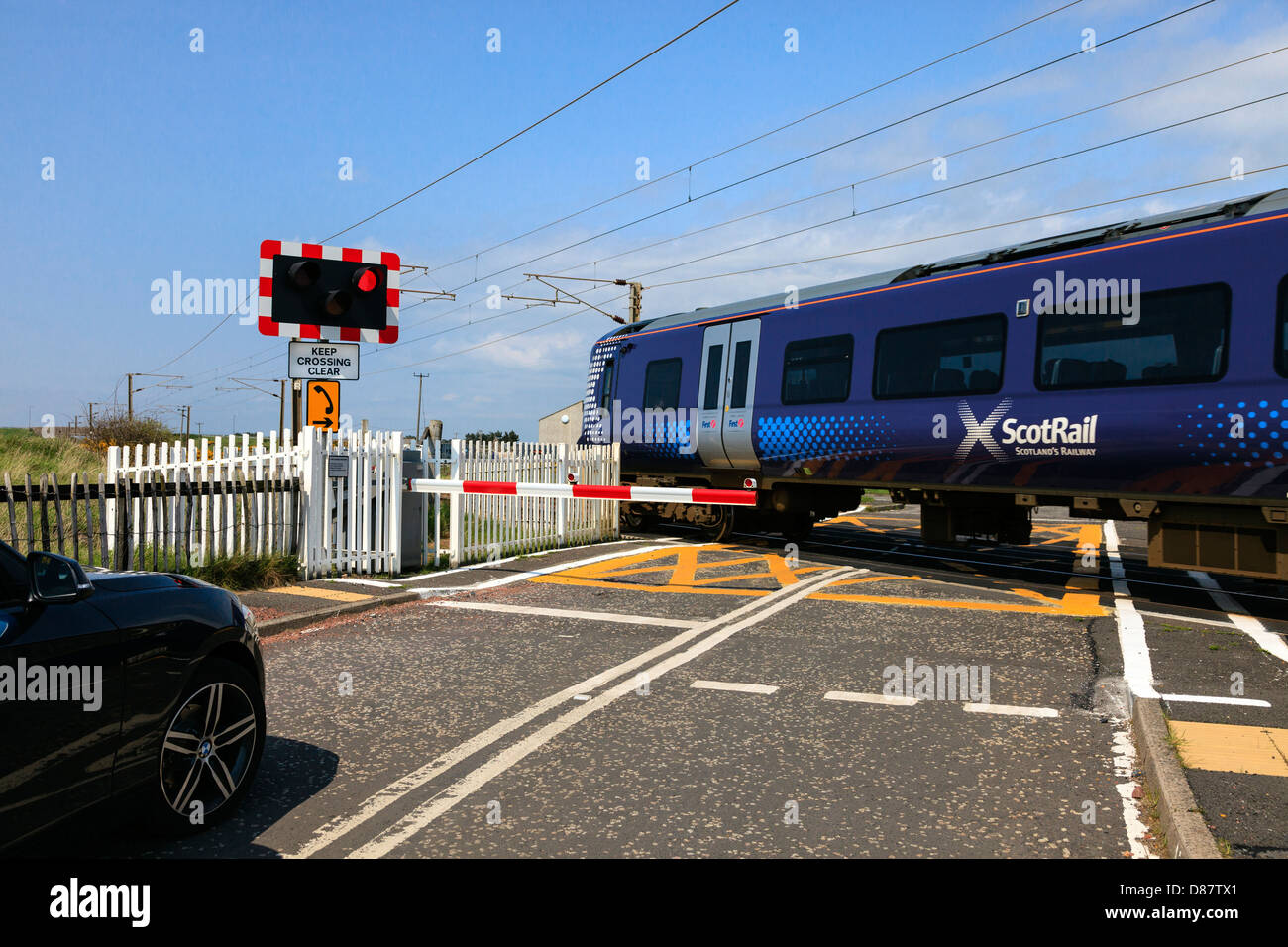Level crossing with barrier sign hi-res stock photography and images ...