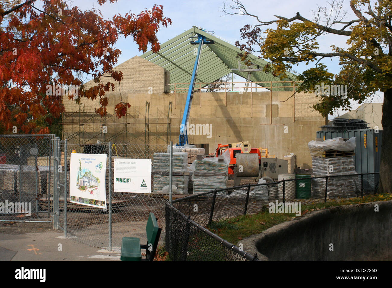 Buffalo Zoo rainforest construction Stock Photo - Alamy