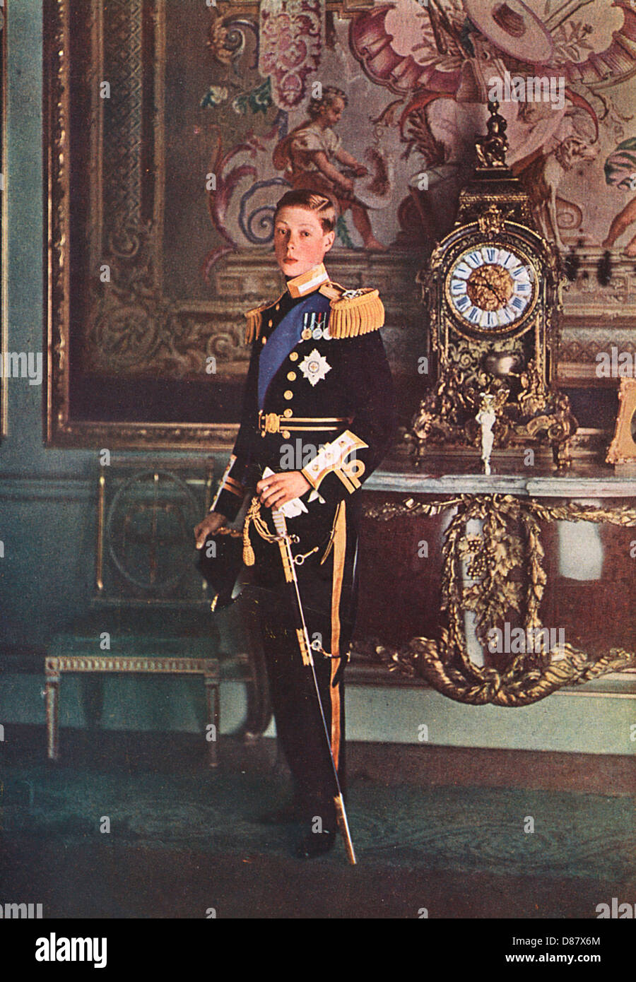 Prince edward viii uniform hi-res stock photography and images - Alamy