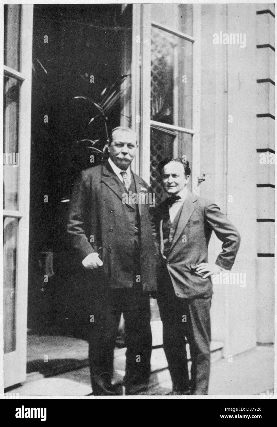 Houdini doyle hi-res stock photography and images - Alamy