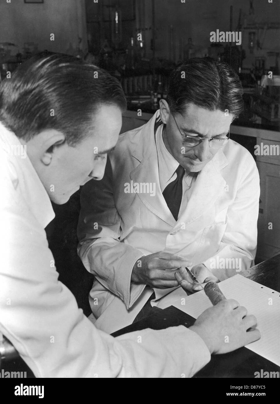 Howard Florey Working Stock Photo - Alamy