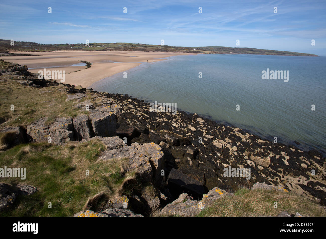 The Wales Coastal Path in North Wales. Traeth Lligwy and Lligwy Bay ...