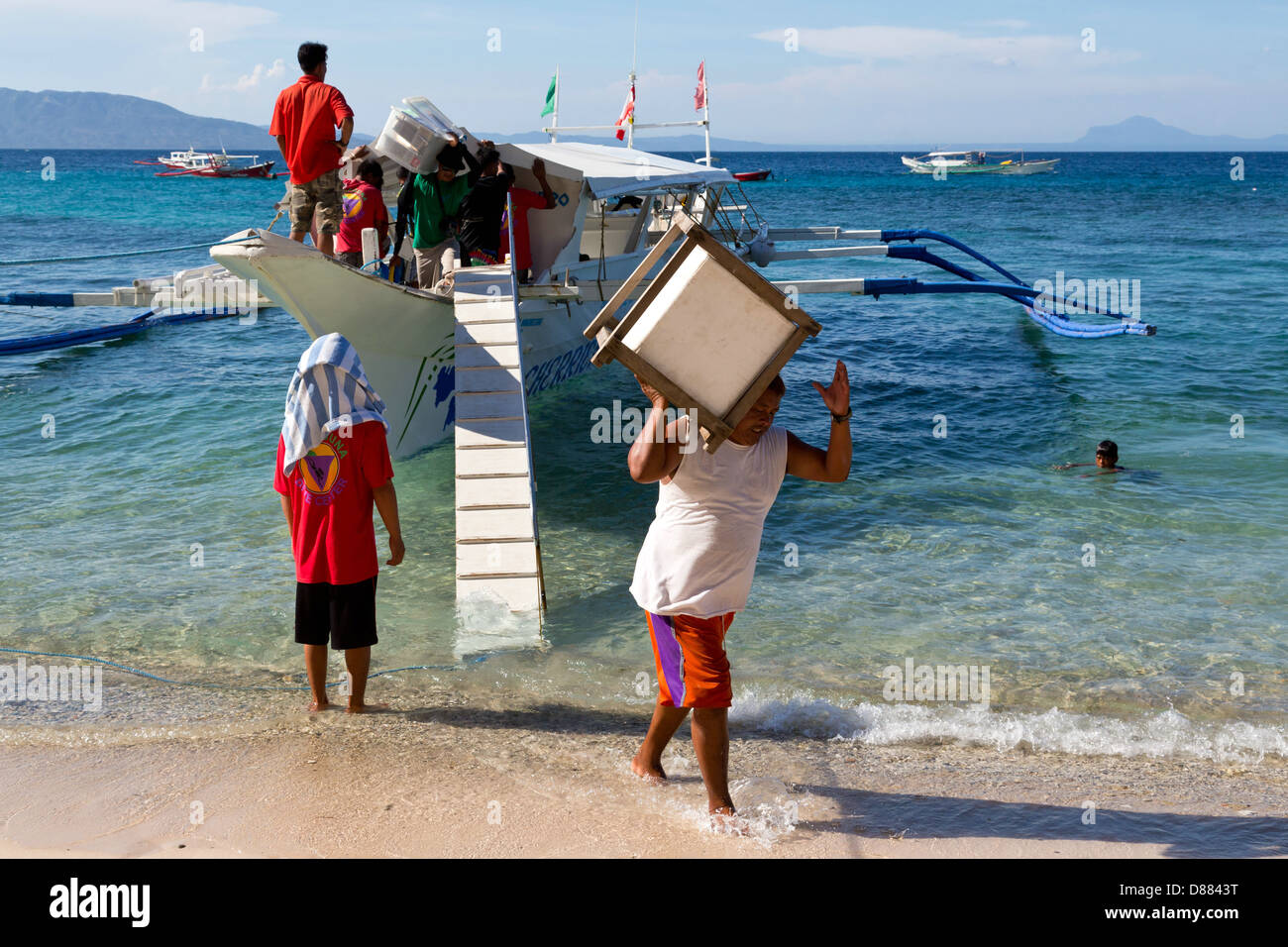 Boat unloading hi-res stock photography and images - Alamy