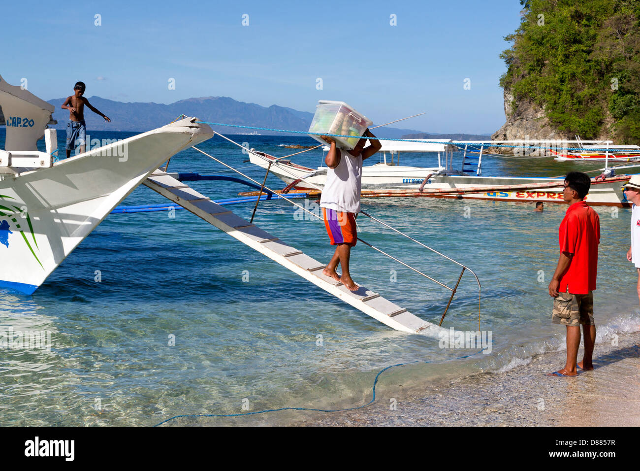 Boat unloading hi-res stock photography and images - Alamy
