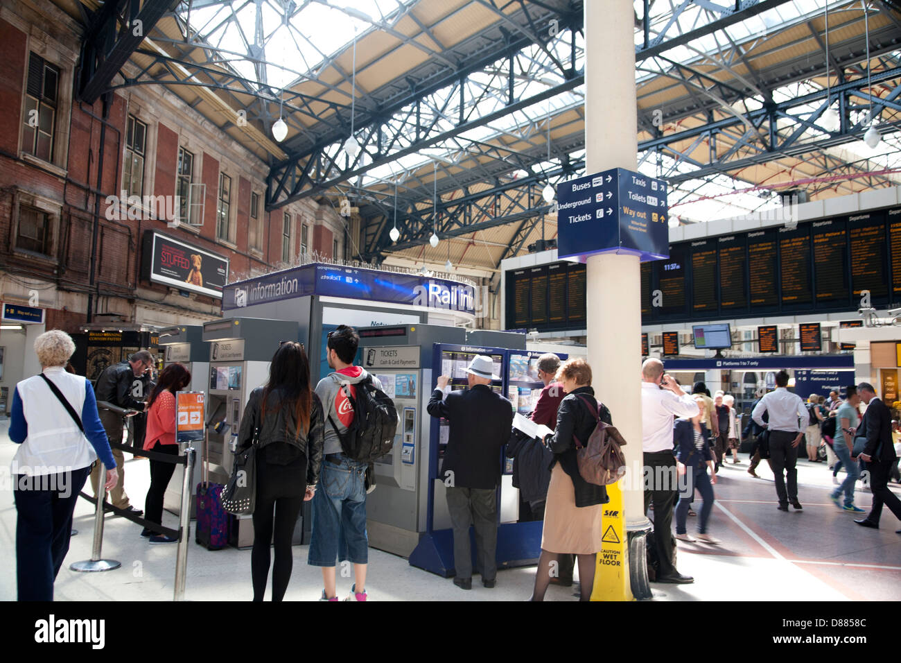 Inside victoria station london england hi-res stock photography and ...