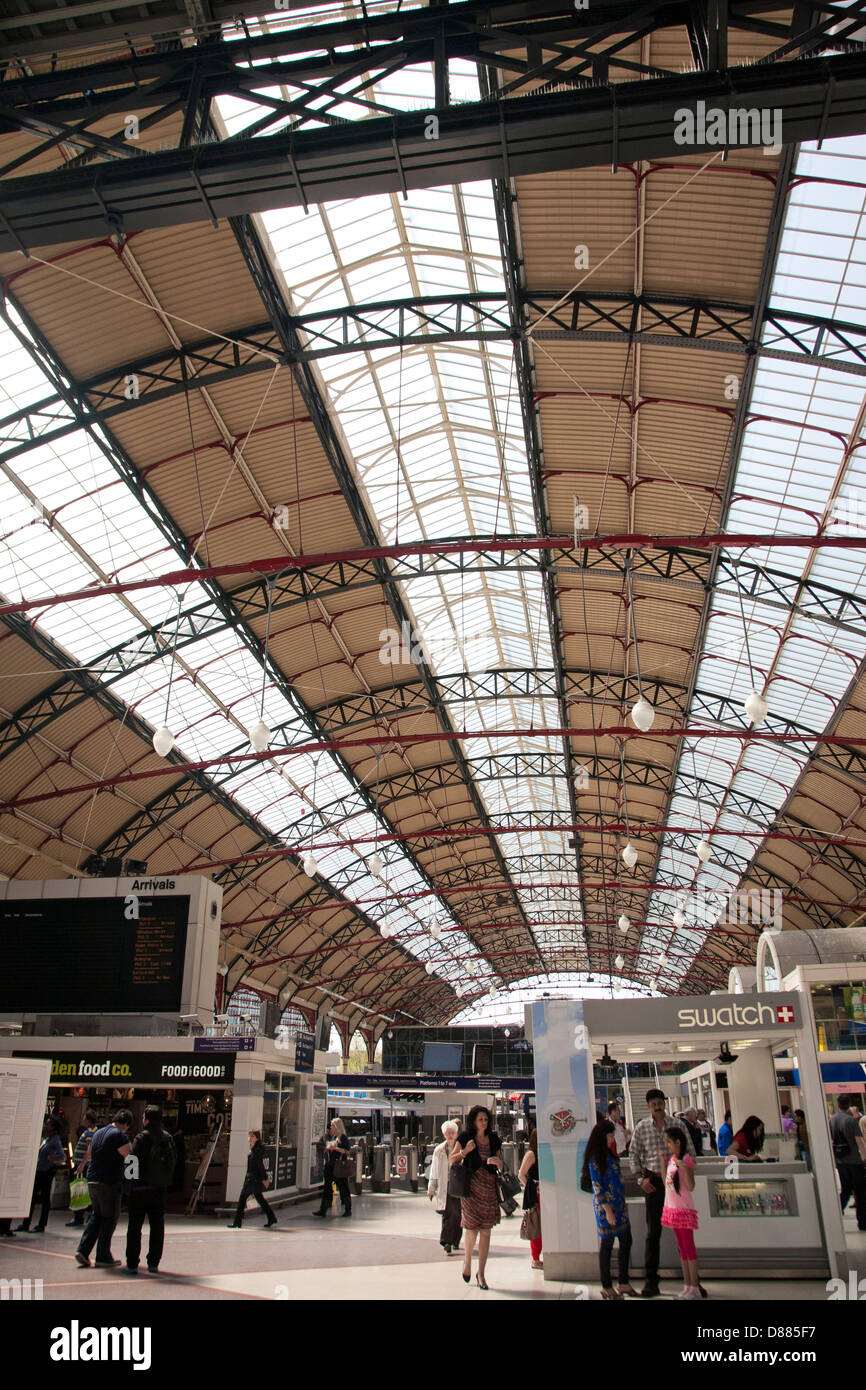 Inside victoria station london england hi-res stock photography and ...