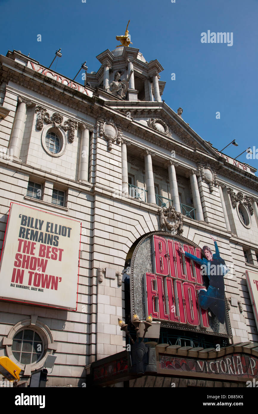 Victoria palace theatre london hi-res stock photography and images - Alamy