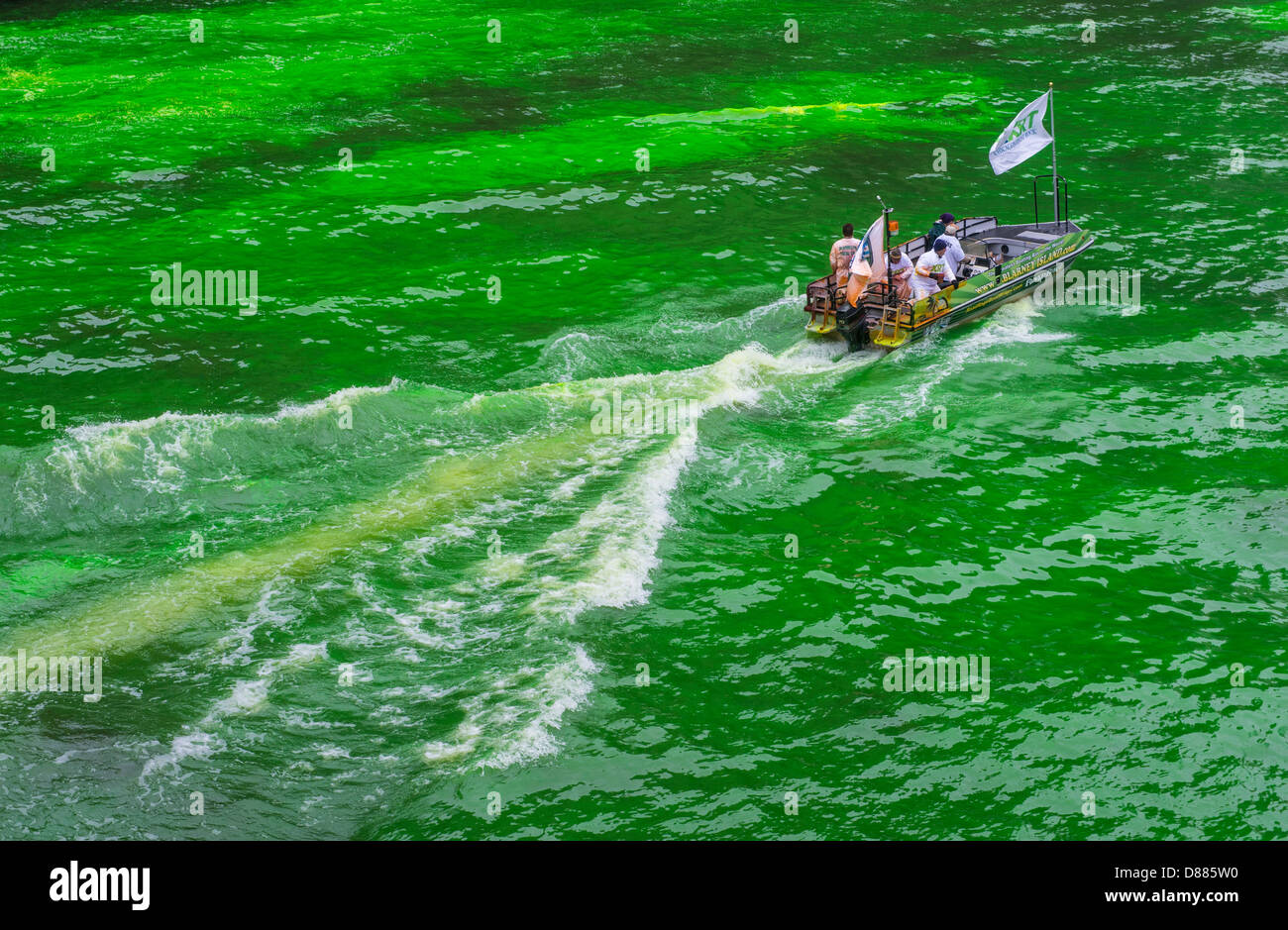 Annual dyeing chicago river hi-res stock photography and images - Alamy
