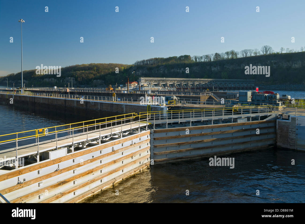 Lock and dam mississippi river hi-res stock photography and images - Alamy