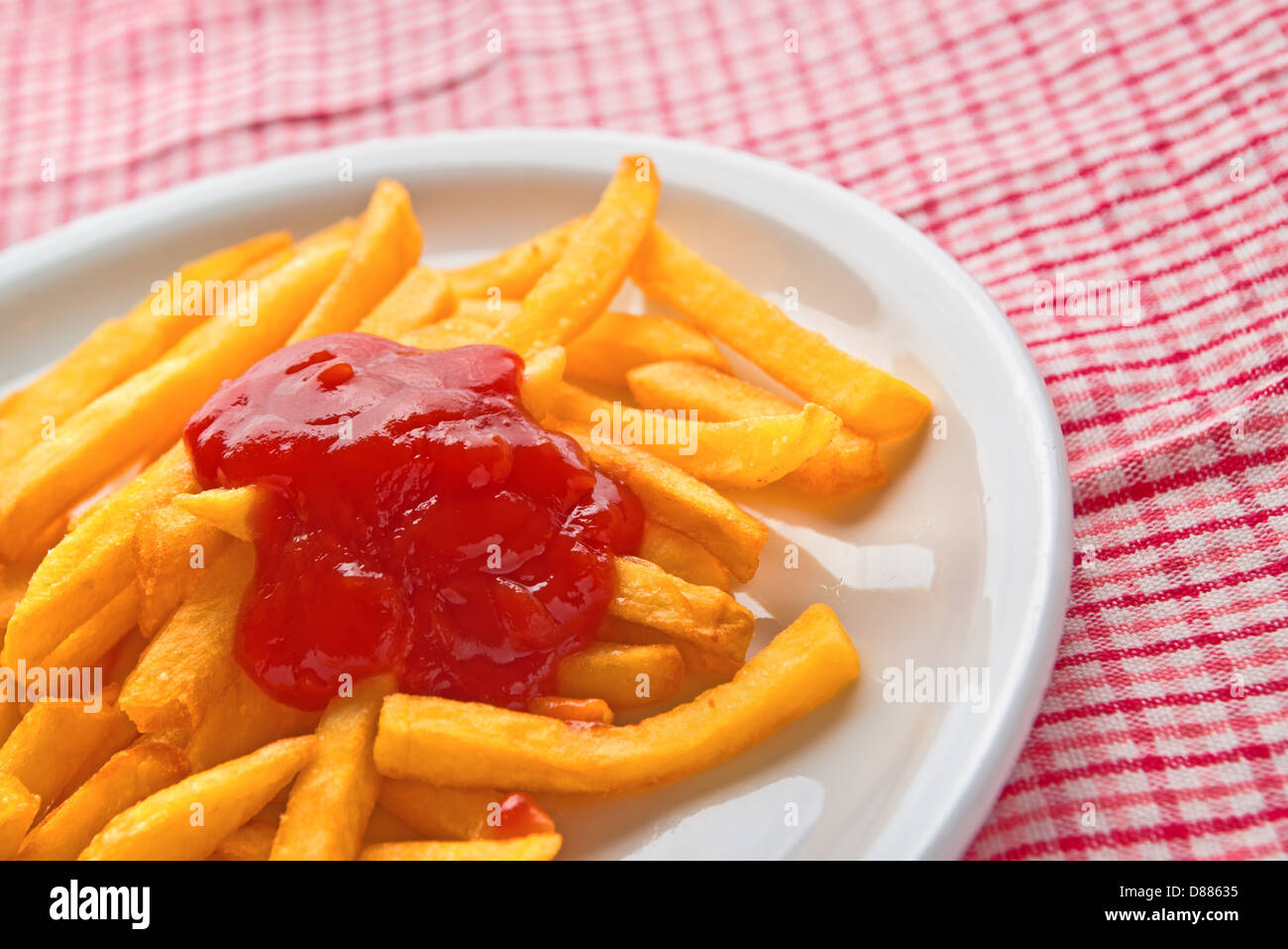 Ketchup plate hi-res stock photography and images - Alamy