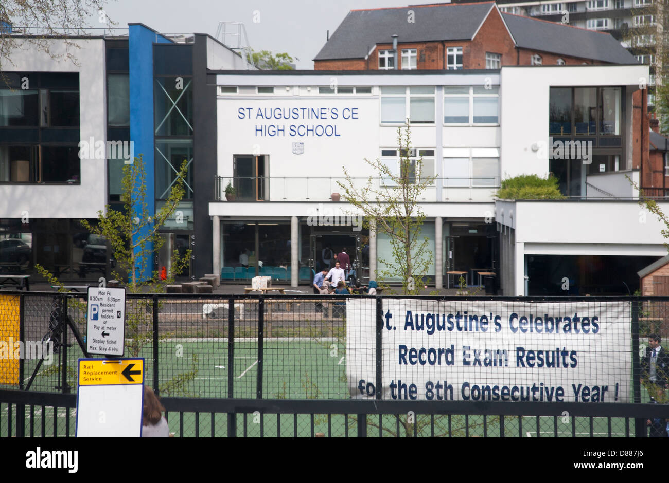 High school pupils uk hi-res stock photography and images - Alamy