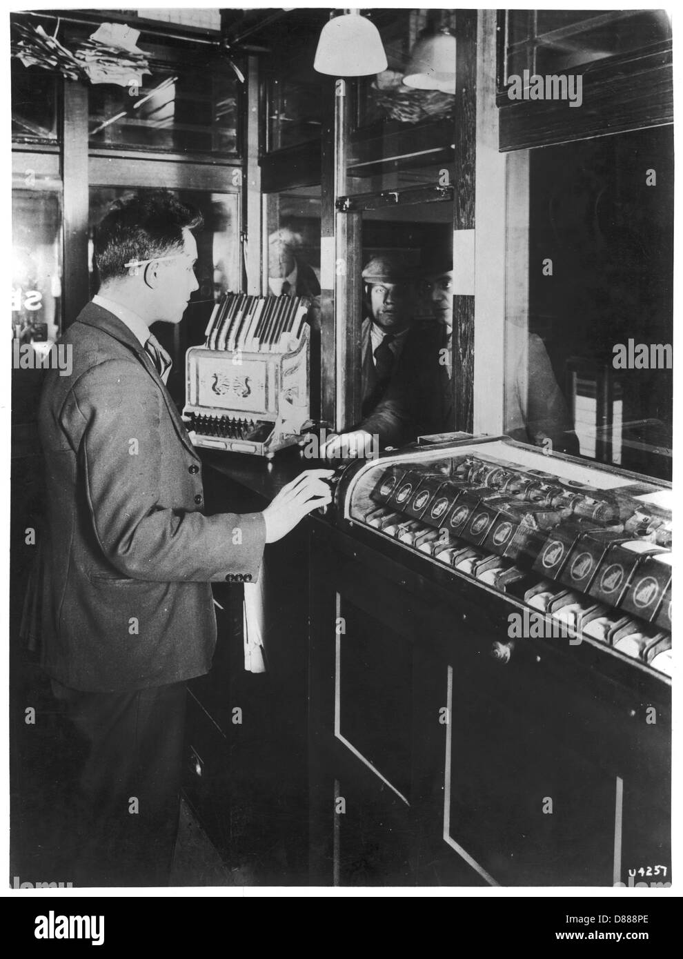 1920s london underground hi-res stock photography and images - Alamy
