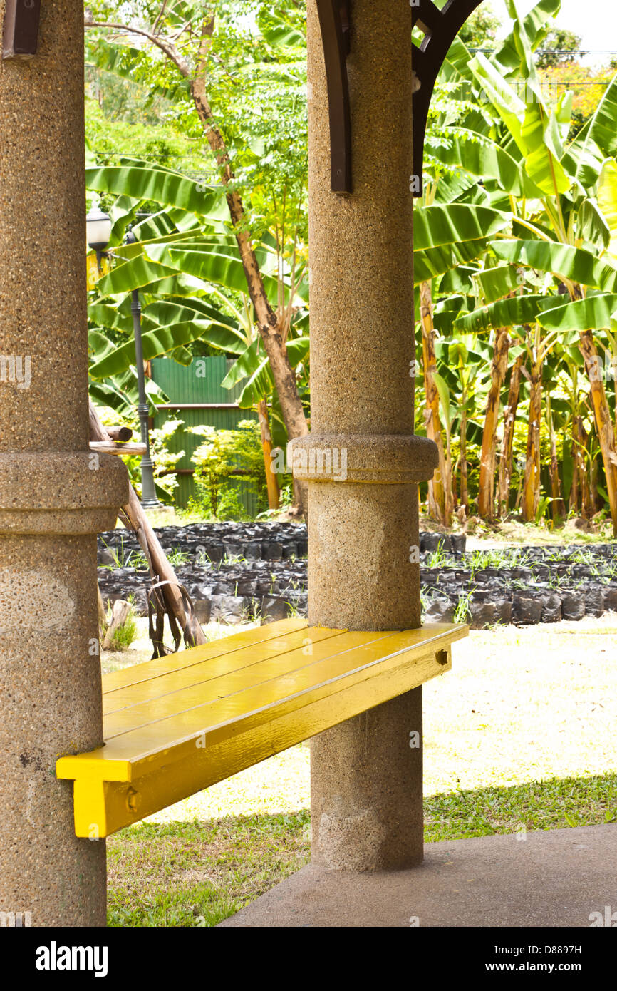 Garden arch bench hi-res stock photography and images - Alamy