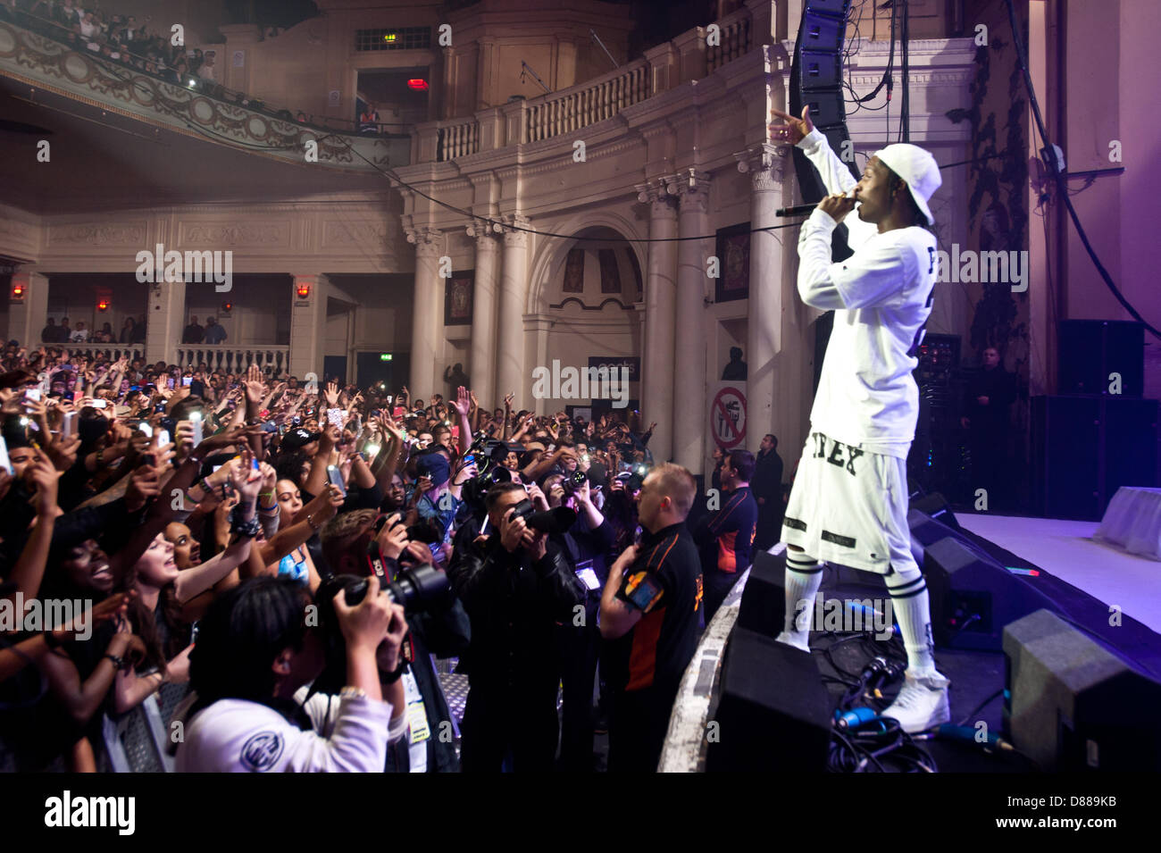 Brixton academy crowd hi-res stock photography and images - Alamy