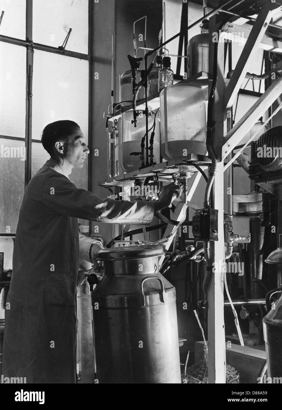 Howard florey penicillin Black and White Stock Photos & Images - Alamy