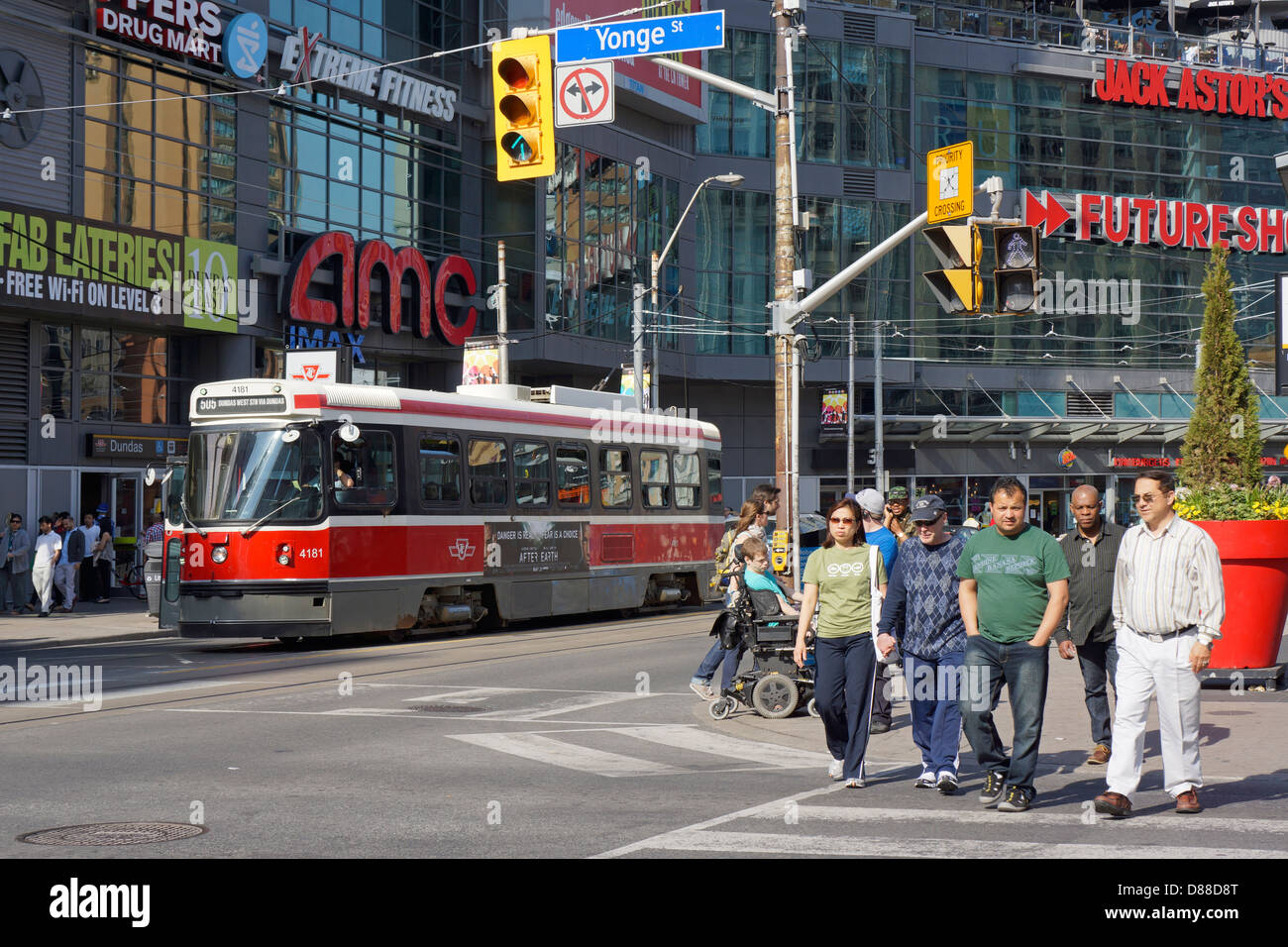 Toronto Street, Yonge & Dundas Stock Photo - Alamy