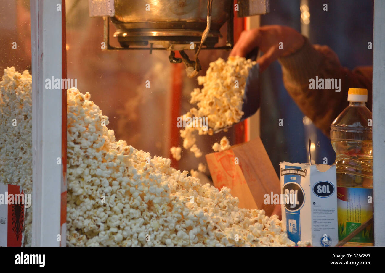 Popcorn stall hi-res stock photography and images - Alamy