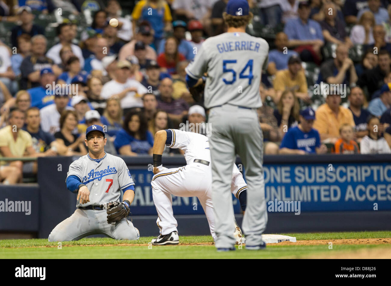Los angeles dodgers pitcher carlos hi-res stock photography and images ...