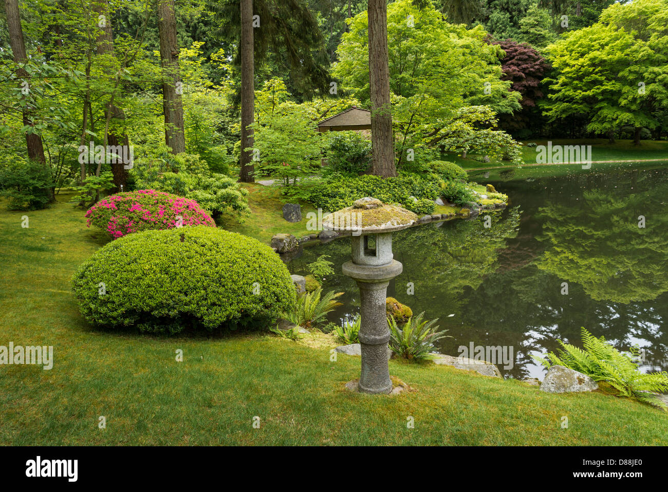 Japanese stone lantern nitobe garden ishidoro nitobe gardens hi-res ...