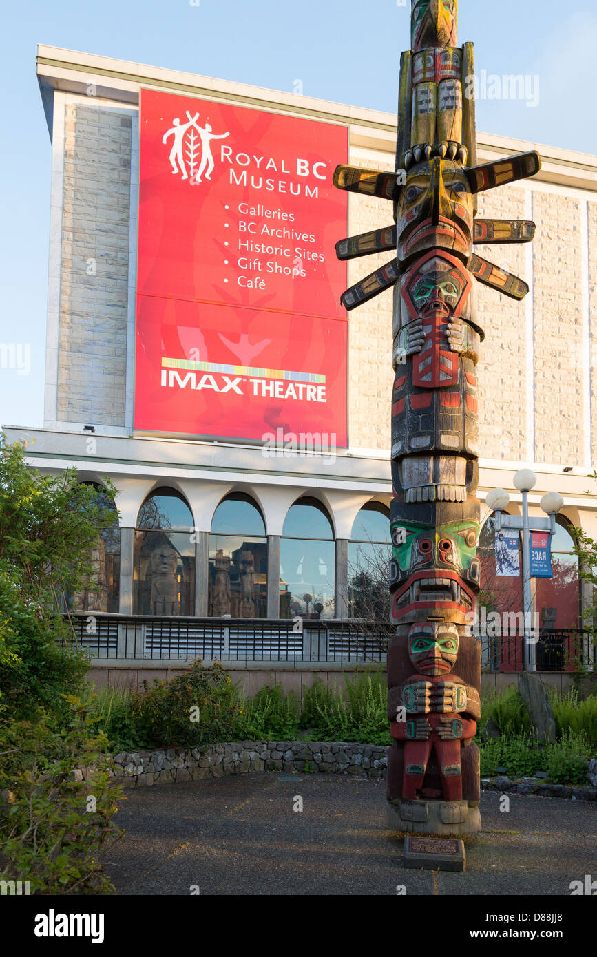 Totem pole victoria canada hi-res stock photography and images - Alamy