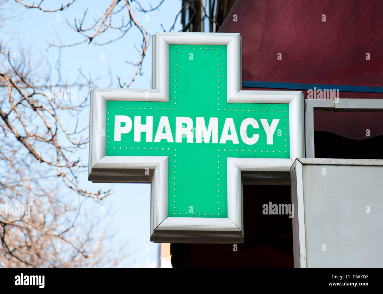 Green pharmacy sign on the street Stock Photo - Alamy