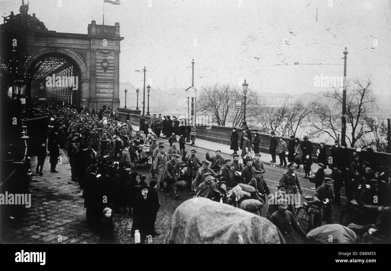 DEFEATED TROOPS RETURN Stock Photo - Alamy