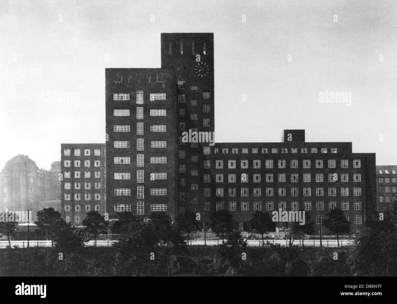 Factory exterior 1930s hi-res stock photography and images - Alamy