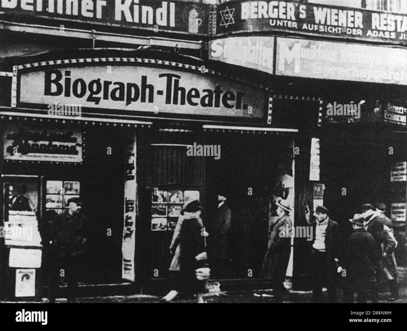 Early cinema Black and White Stock Photos & Images - Alamy