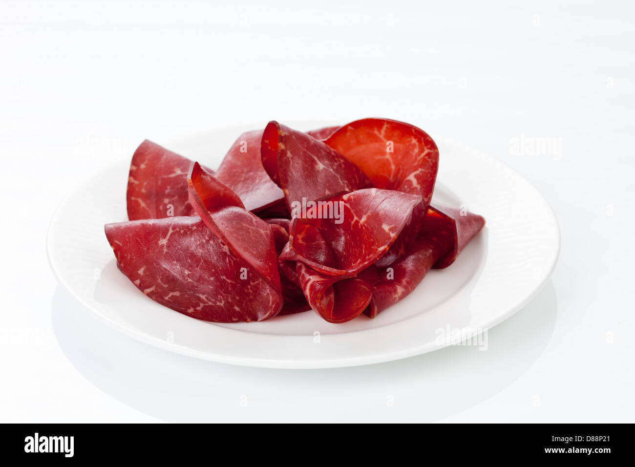 Slice of smoked beef on plate, close up Stock Photo - Alamy