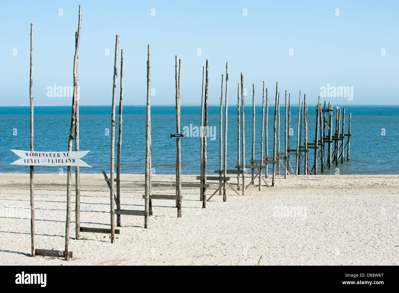 de ruimte van het wad in stilte de waddenzee in nederland ferry to ...