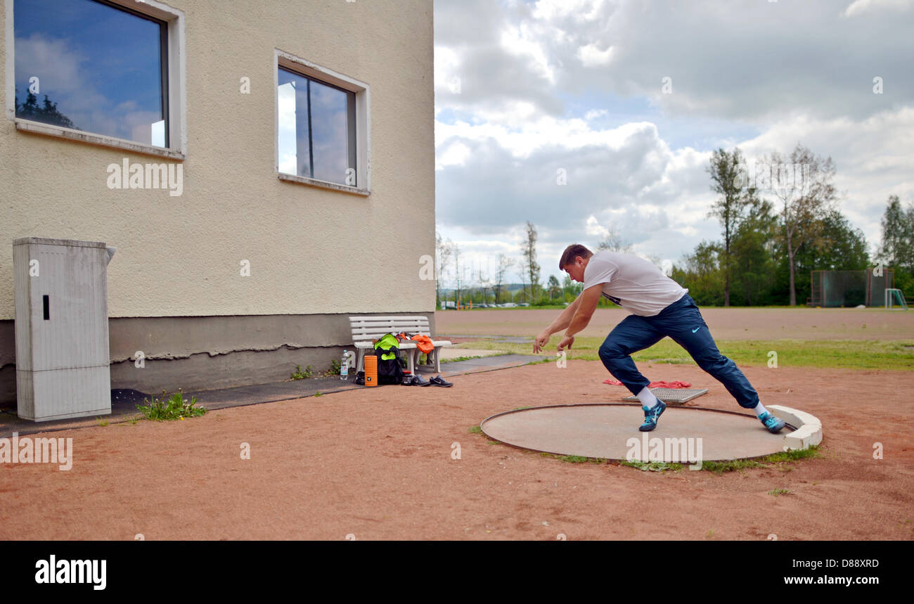 Shot put thrower hi-res stock photography and images - Alamy
