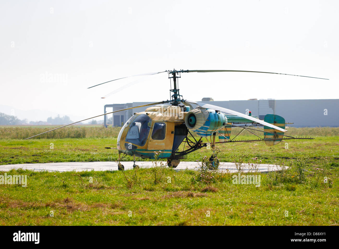 Helicopter on green field Stock Photo - Alamy