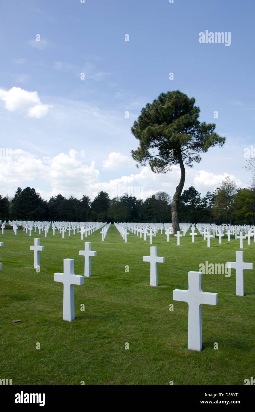 Normandy cemetery american flag hi-res stock photography and images - Alamy