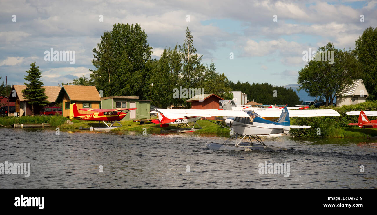 Float plane flying hi-res stock photography and images - Alamy