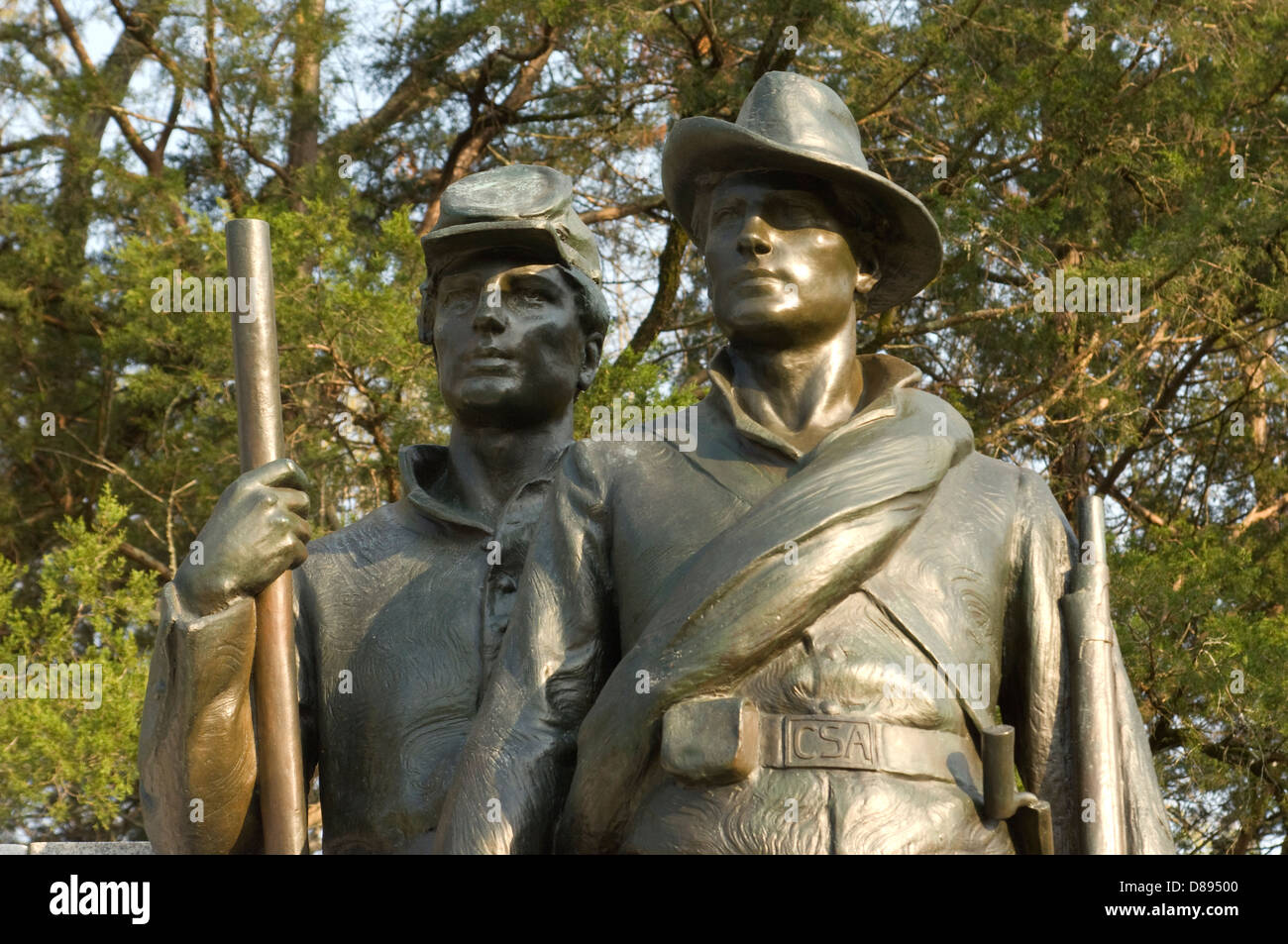 Statue of soldiers on the Confederate Memorial, Shiloh National ...
