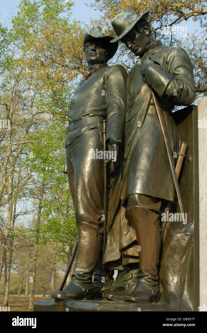 Statue of soldiers on the Confederate Memorial, Shiloh National ...