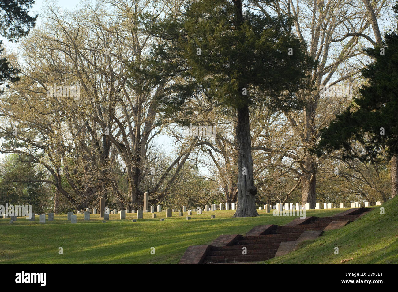 Union soldiers' graves, National Cemetery, Shiloh National Military ...