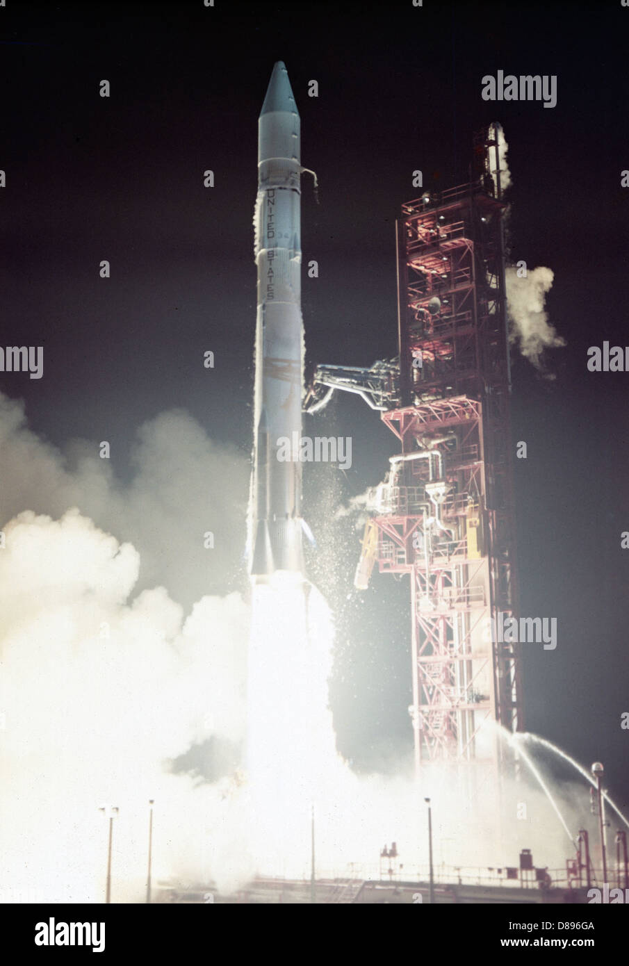 Atlas centaur rocket launch hi-res stock photography and images - Alamy