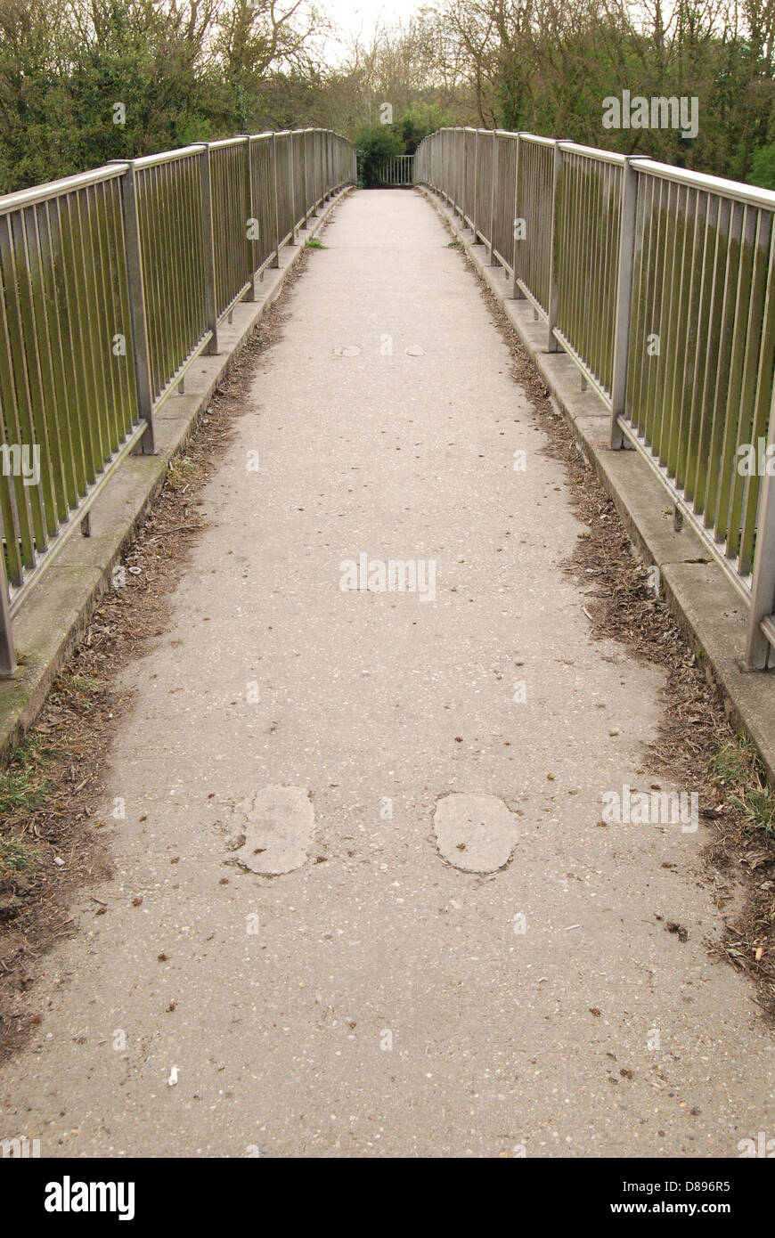 Over carriageway path hi-res stock photography and images - Alamy