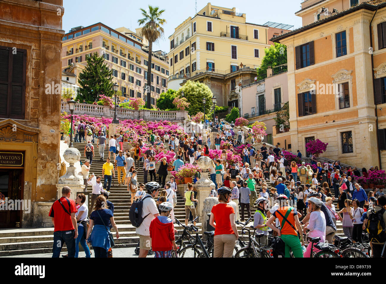 Many tourists on the Spanish Steps in Rome, Italy Stock Photo - Alamy