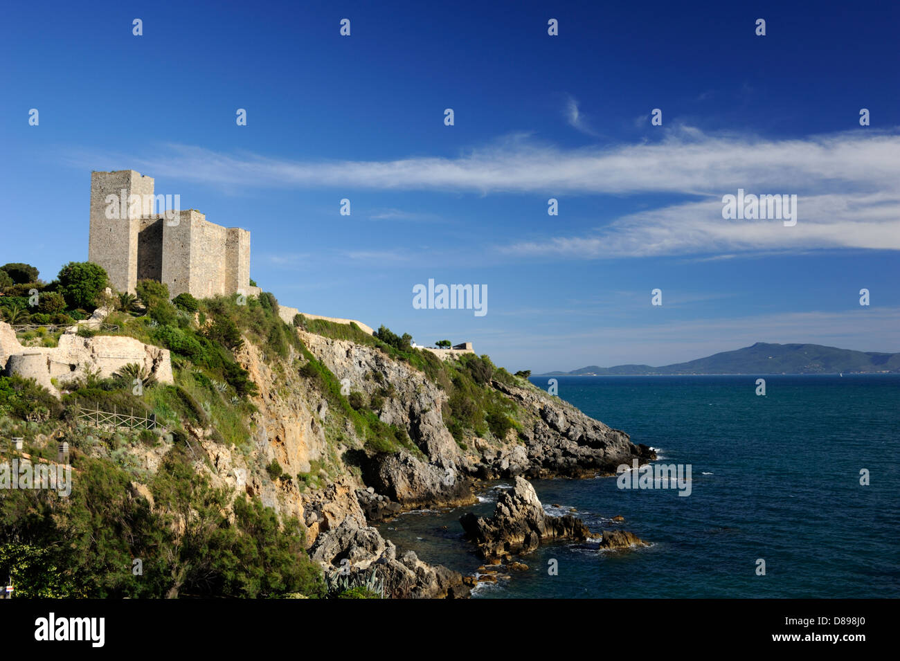 Tuscany castle hi-res stock photography and images - Alamy