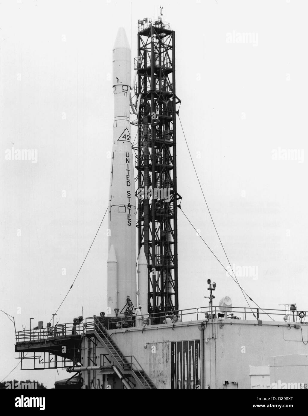 Global network technology communications Black and White Stock Photos ...