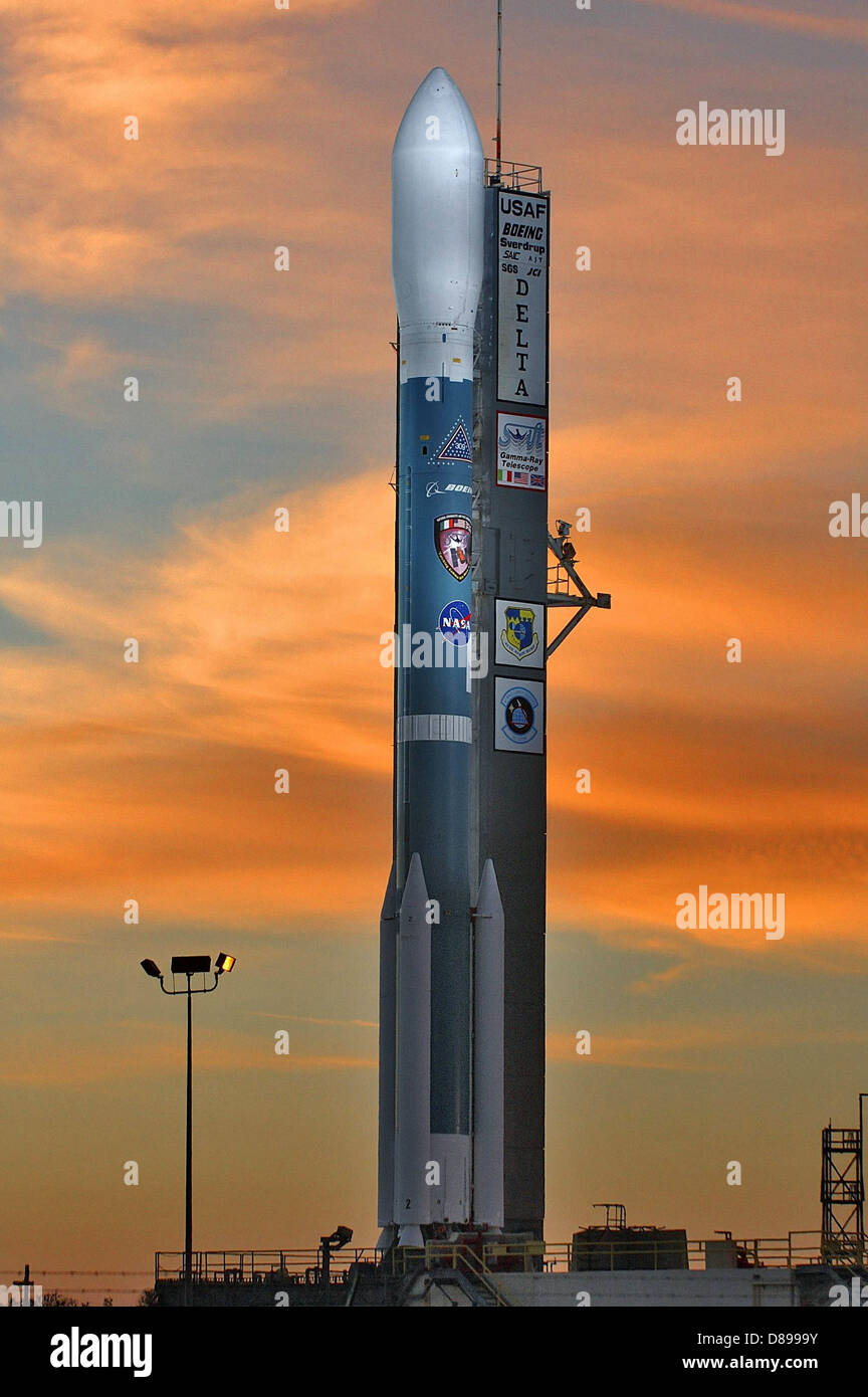 The Delta 7320-10C rocket, carrying the SWIFT satellite, is launched at ...