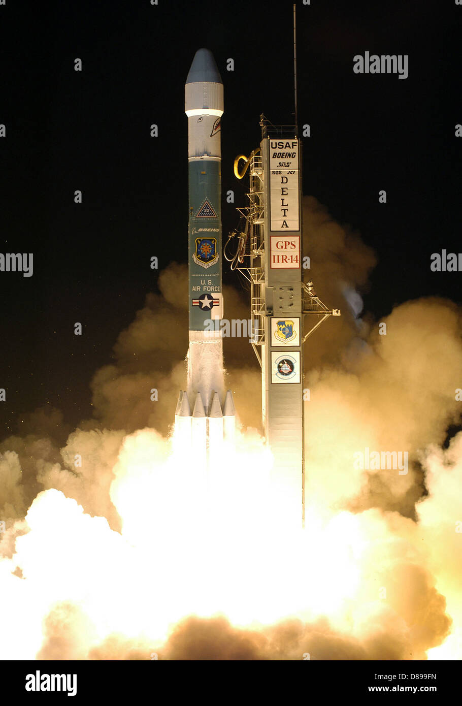 The Delta 7925 rocket launches the GPS-IIR-14 satellite into orbit ...