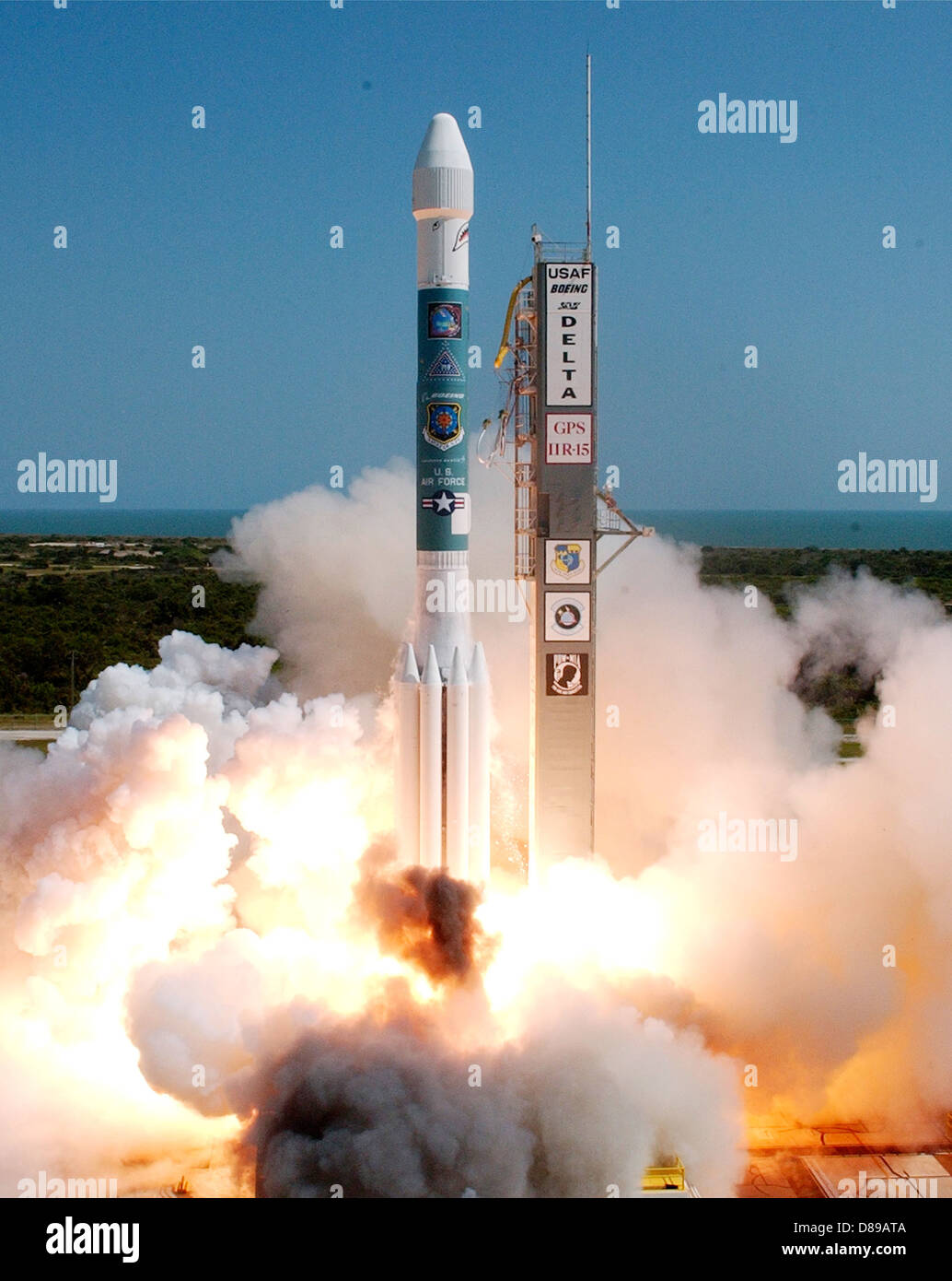 Delta II 7925-9.5 launches with GPS IIR-15 Stock Photo - Alamy