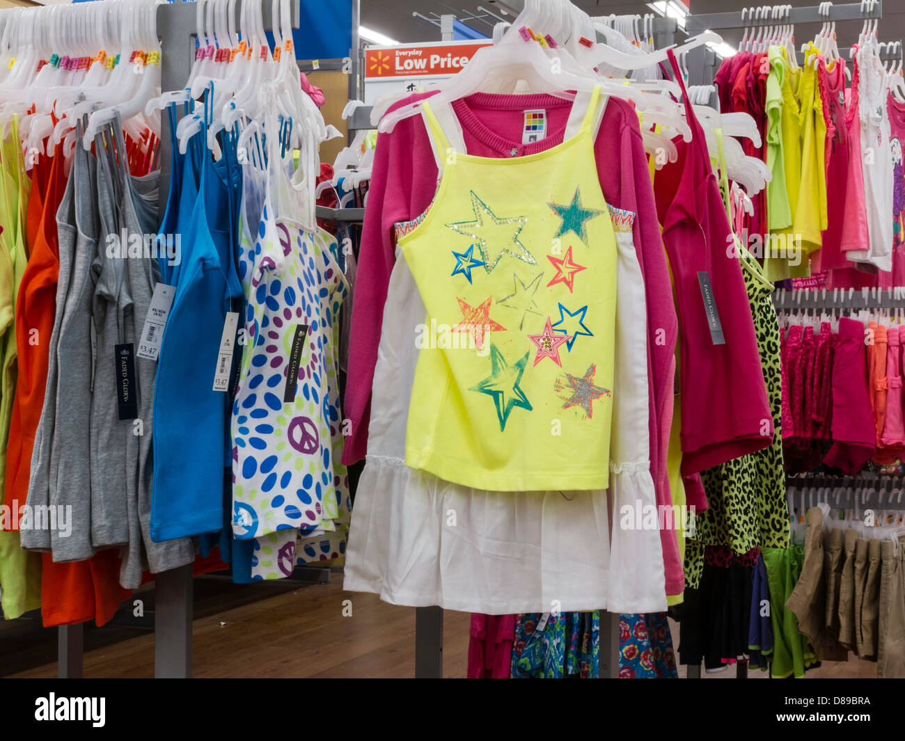 Walmart interior usa hi-res stock photography and images - Alamy
