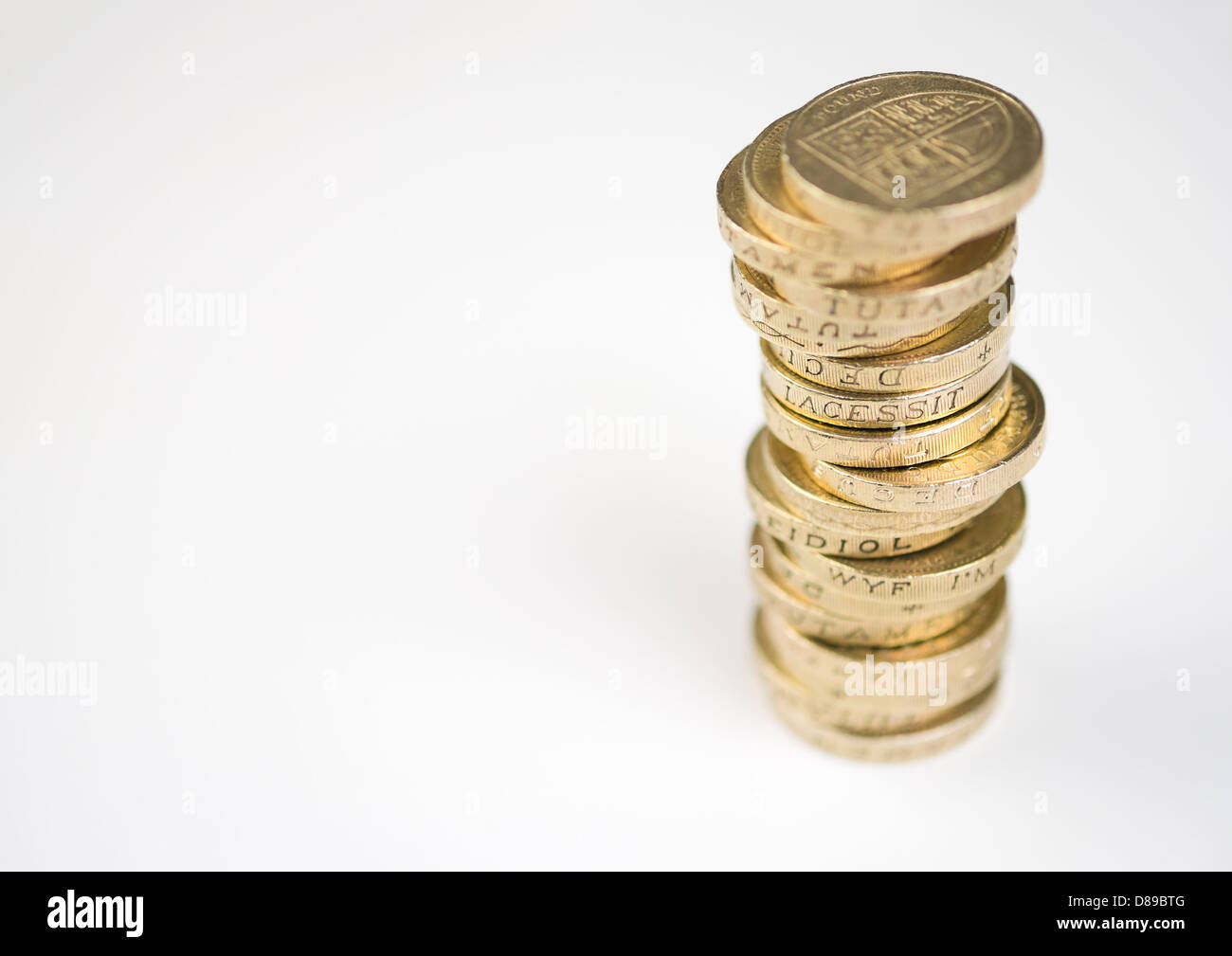 Pile of pound coins hi-res stock photography and images - Alamy